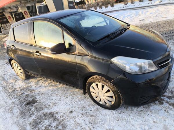 Black Toyota Yaris 2013 in Jelgava, with an engine capacity of 1.40 L and mileage of 0 thousand km for 4000 €, photo 2 on AUTOMOTO.COM.LV