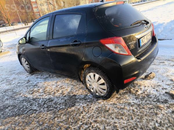 Black Toyota Yaris 2013 in Jelgava, with an engine capacity of 1.40 L and mileage of 0 thousand km for 4000 €, photo 3 on AUTOMOTO.COM.LV