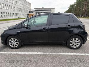 Черный Тойота Ярис 2013 в Таллин, объемом двигателя 1.50 л и пробегом 125 тыс. км за 8690 €, фото 6 на AUTOMOTO.COM.LV