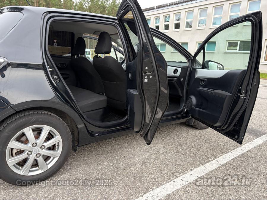Черный Тойота Ярис 2013 в Таллин, объемом двигателя 1.50 л и пробегом 125 тыс. км за 8690 €, фото 18 на AUTOMOTO.COM.LV