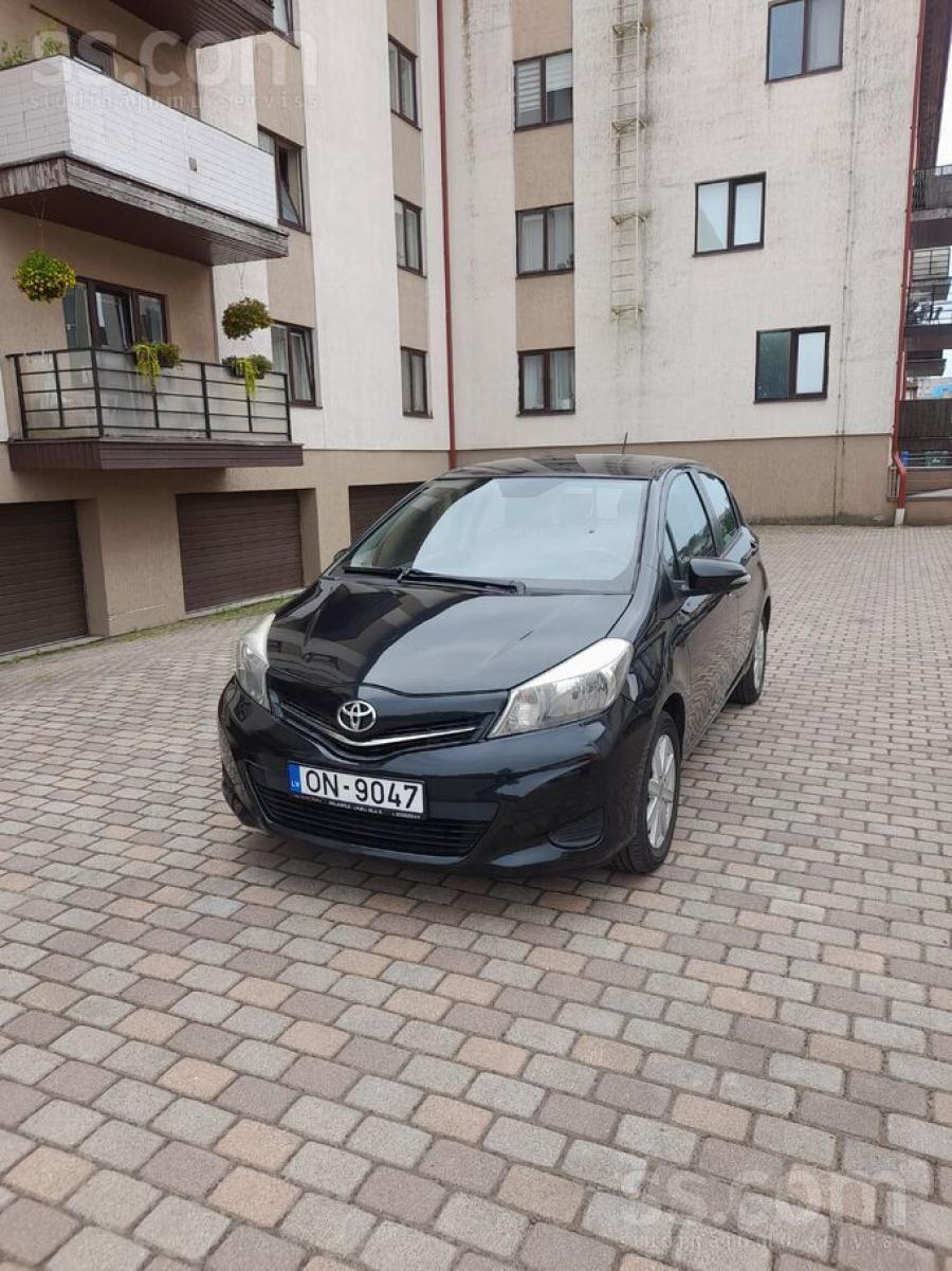 Melns Toyota Yaris 2013 Rīga, ar dzinēja tilpumu 1.40 L un nobraukumu 133 tūkst. km par 3800 €, foto 1 vietnē AUTOMOTO.COM.LV