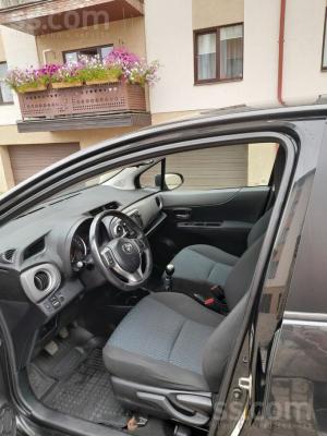 Melns Toyota Yaris 2013 Rīga, ar dzinēja tilpumu 1.40 L un nobraukumu 133 tūkst. km par 3800 €, foto 6 vietnē AUTOMOTO.COM.LV