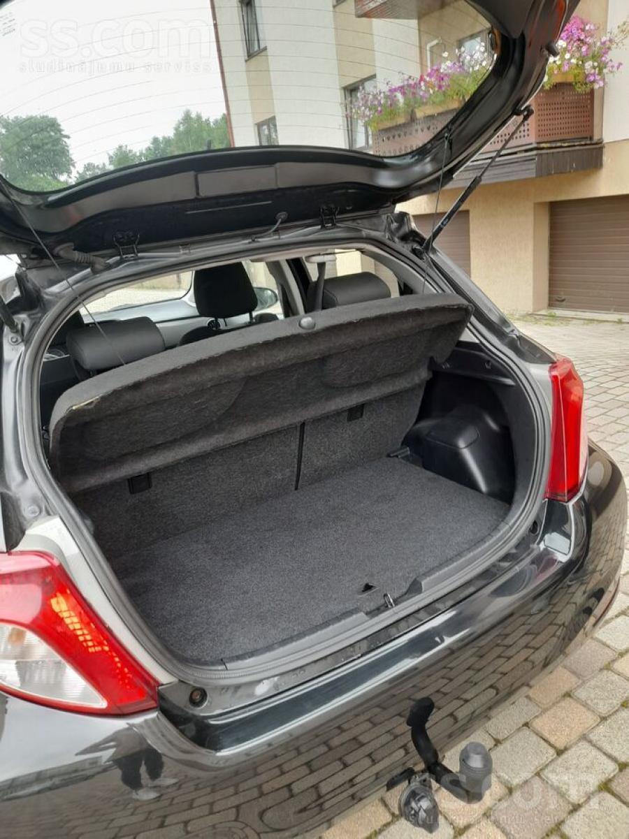 Melns Toyota Yaris 2013 Rīga, ar dzinēja tilpumu 1.40 L un nobraukumu 133 tūkst. km par 3800 €, foto 8 vietnē AUTOMOTO.COM.LV