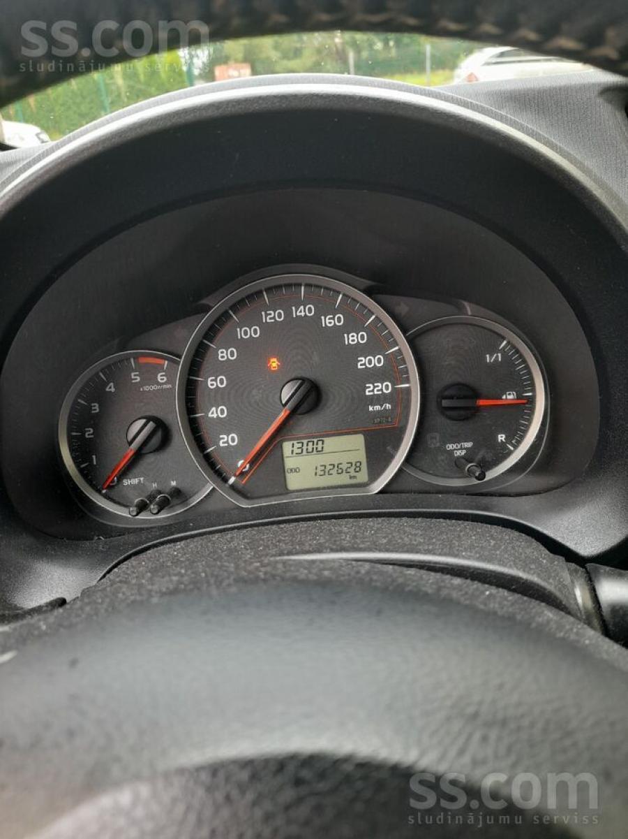 Melns Toyota Yaris 2013 Rīga, ar dzinēja tilpumu 1.40 L un nobraukumu 133 tūkst. km par 3800 €, foto 9 vietnē AUTOMOTO.COM.LV