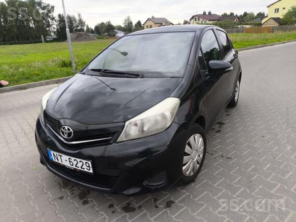 Black Toyota Yaris 2013 in Jelgava, with an engine capacity of 1.40 L and mileage of 280 thousand km for 3800 €, photo 1 on AUTOMOTO.COM.LV
