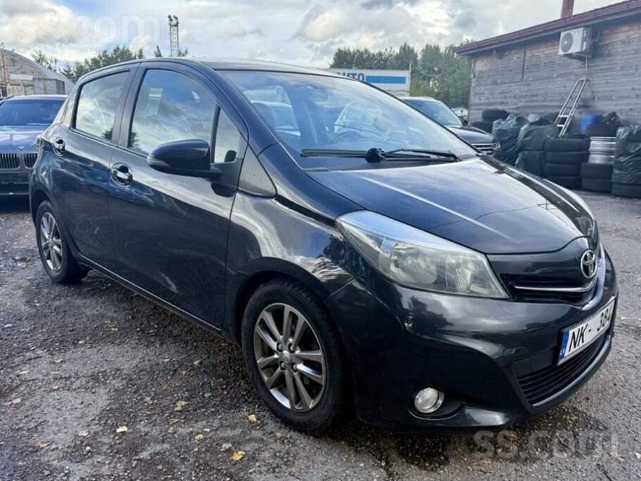 Black Toyota Yaris 2013 in Riga, with an engine capacity of 1.40 L and mileage of 0 thousand km for 2790 €, photo 1 on AUTOMOTO.COM.LV