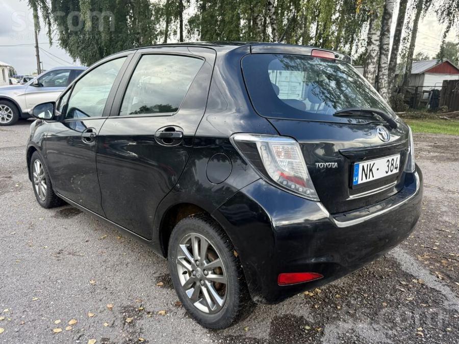 Black Toyota Yaris 2013 in Riga, with an engine capacity of 1.40 L and mileage of 0 thousand km for 2790 €, photo 7 on AUTOMOTO.COM.LV