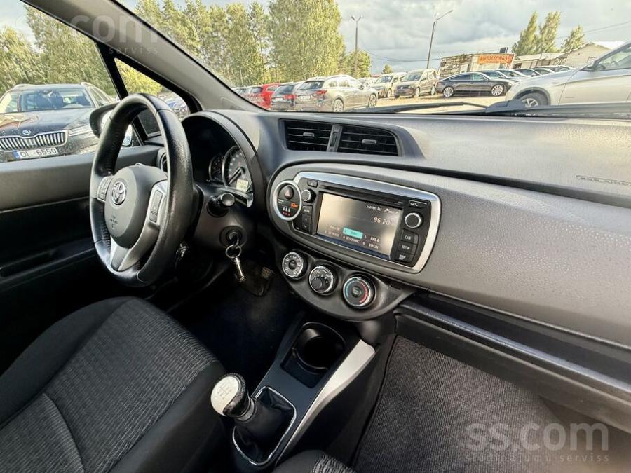 Black Toyota Yaris 2013 in Riga, with an engine capacity of 1.40 L and mileage of 0 thousand km for 2790 €, photo 17 on AUTOMOTO.COM.LV