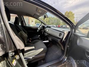 Black Toyota Yaris 2013 in Riga, with an engine capacity of 1.40 L and mileage of 0 thousand km for 2790 €, photo 18 on AUTOMOTO.COM.LV