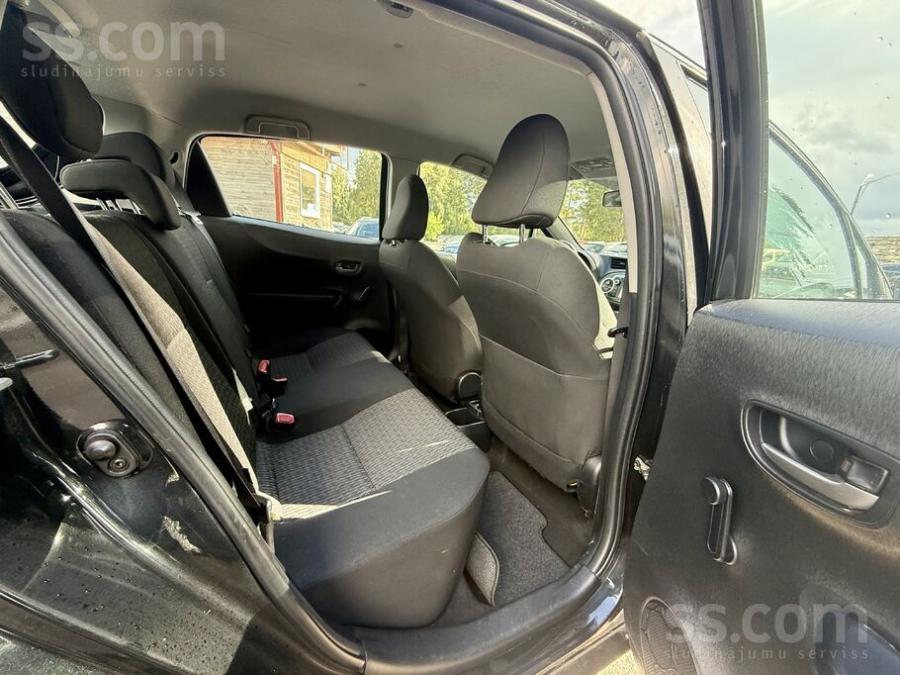Black Toyota Yaris 2013 in Riga, with an engine capacity of 1.40 L and mileage of 0 thousand km for 2790 €, photo 19 on AUTOMOTO.COM.LV