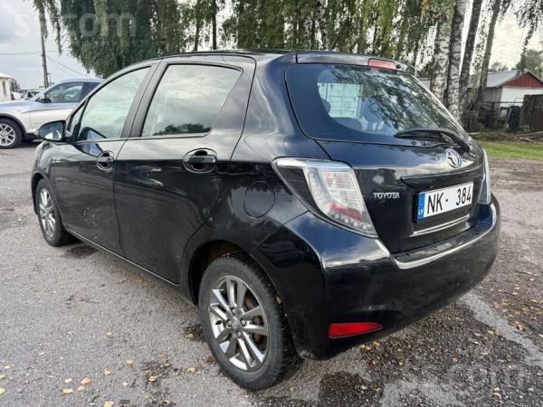 Toyota Yaris 2013 Rīga vietnē Melns Toyota Yaris 2013 Rīga, ar dzinēja tilpumu 1.40 L un nobraukumu 0 tūkst. km par 2790 €, foto 7 vietnē AUTOMOTO.COM.LV