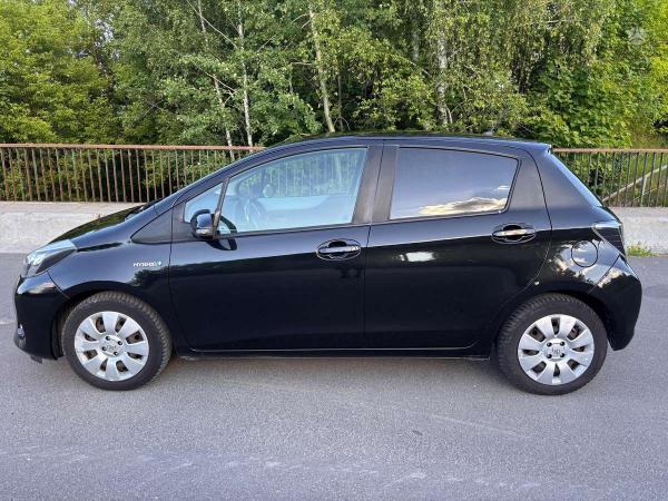 Melns Toyota Yaris 2014 Viļņa, ar dzinēja tilpumu 1.50 L un nobraukumu 168 tūkst. km par 8600 €, foto 6 vietnē AUTOMOTO.COM.LV