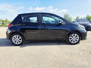Black Toyota Yaris 2015 in Daugavpils, with an engine capacity of 1.40 L and mileage of 0 thousand km for 4950 €, photo 4 on AUTOMOTO.COM.LV