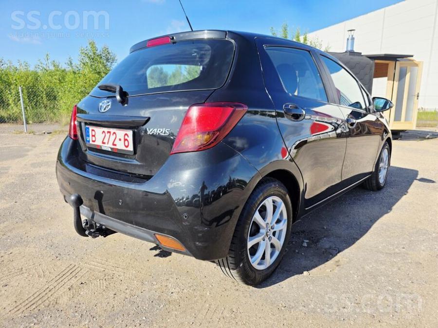 Black Toyota Yaris 2015 in Daugavpils, with an engine capacity of 1.40 L and mileage of 0 thousand km for 4950 €, photo 5 on AUTOMOTO.COM.LV
