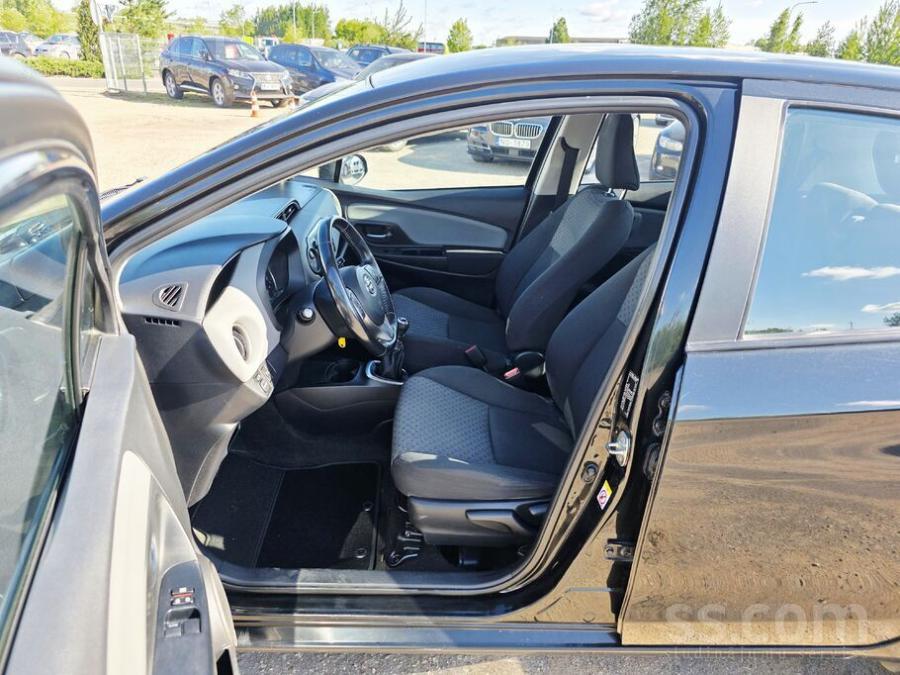 Black Toyota Yaris 2015 in Daugavpils, with an engine capacity of 1.40 L and mileage of 0 thousand km for 4950 €, photo 12 on AUTOMOTO.COM.LV