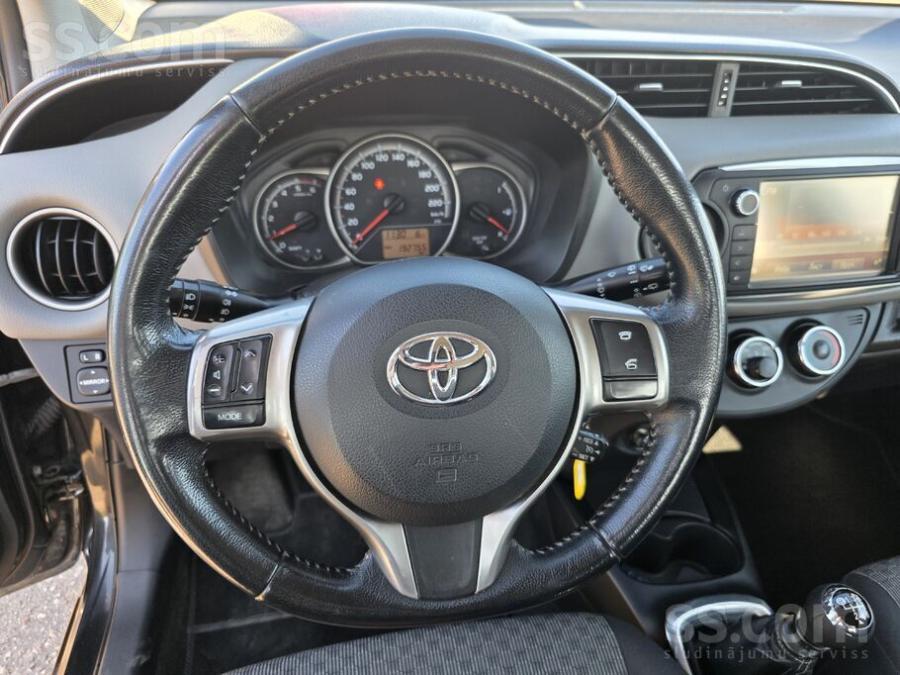 Black Toyota Yaris 2015 in Daugavpils, with an engine capacity of 1.40 L and mileage of 0 thousand km for 4950 €, photo 17 on AUTOMOTO.COM.LV