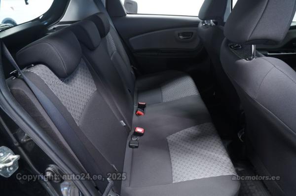 Melns Toyota Yaris 2015 Tallina, ar dzinēja tilpumu 1.30 L un nobraukumu 51 tūkst. km par 9490 €, foto 11 vietnē AUTOMOTO.COM.LV
