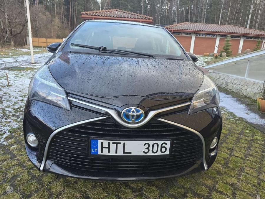 Melns Toyota Yaris 2015 Viļņa, ar dzinēja tilpumu 1.50 L un nobraukumu 160 tūkst. km par 8500 €, foto 1 vietnē AUTOMOTO.COM.LV