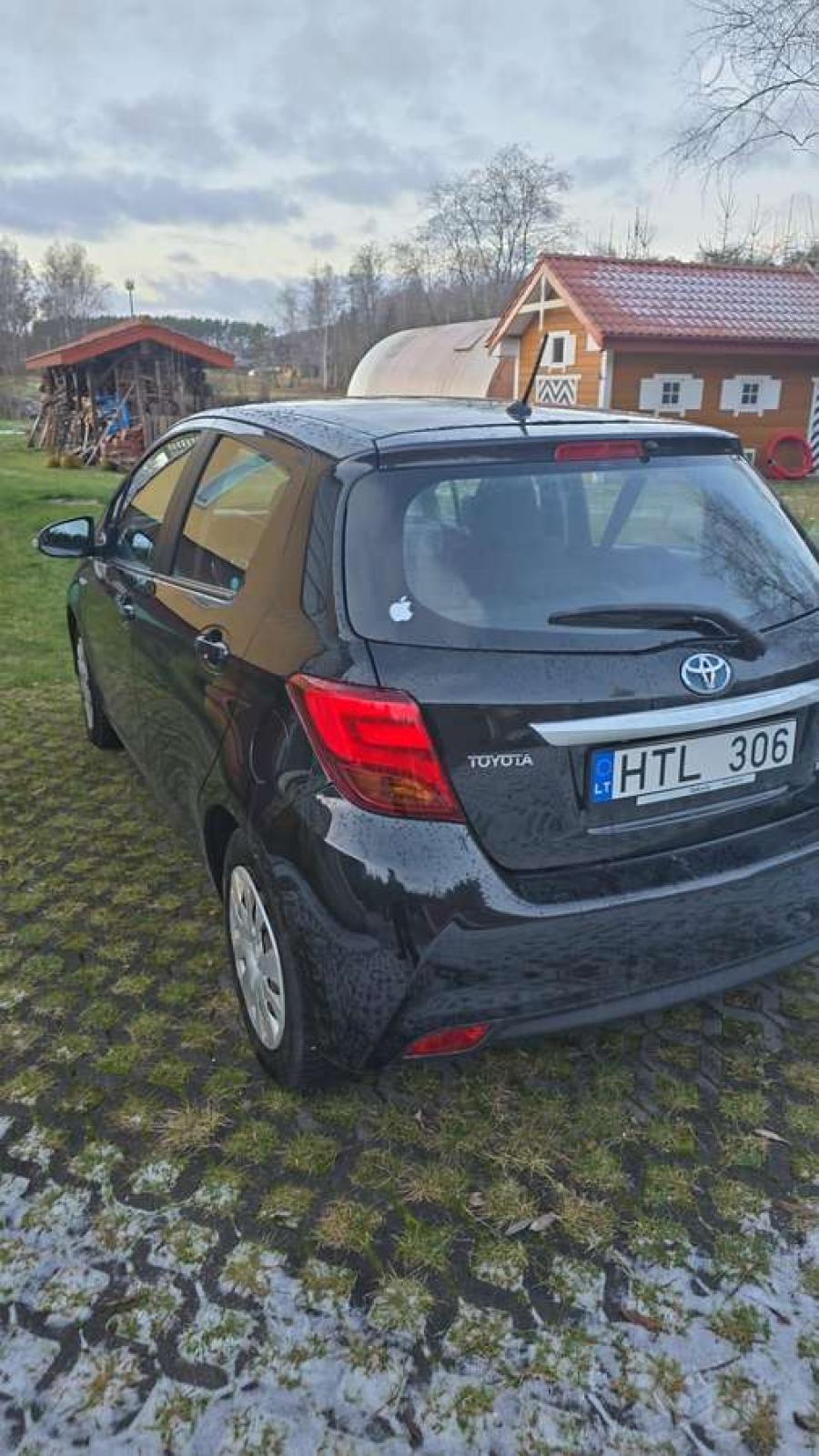Melns Toyota Yaris 2015 Viļņa, ar dzinēja tilpumu 1.50 L un nobraukumu 160 tūkst. km par 8500 €, foto 5 vietnē AUTOMOTO.COM.LV