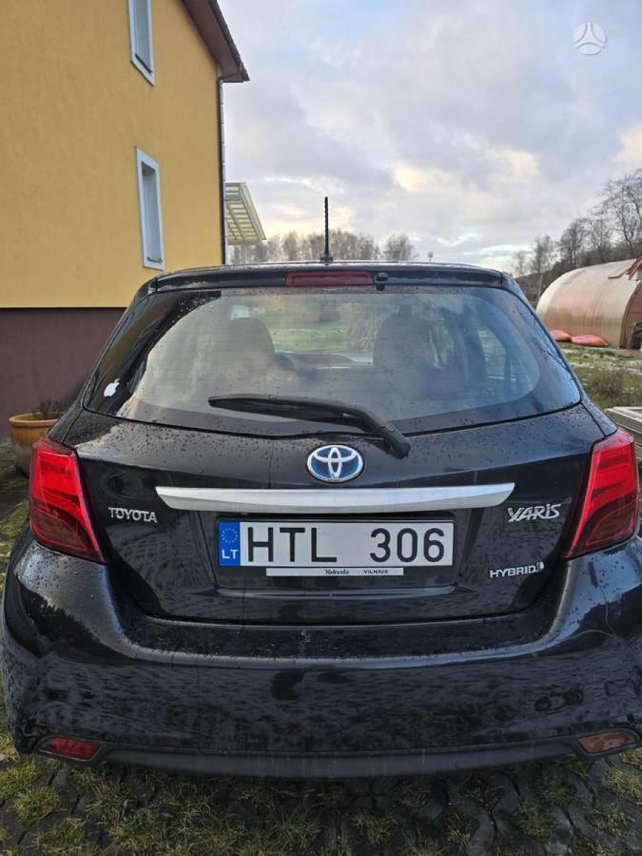 Melns Toyota Yaris 2015 Viļņa, ar dzinēja tilpumu 1.50 L un nobraukumu 160 tūkst. km par 8500 €, foto 7 vietnē AUTOMOTO.COM.LV