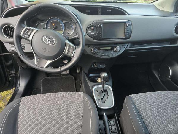 Melns Toyota Yaris 2015 Viļņa, ar dzinēja tilpumu 1.50 L un nobraukumu 160 tūkst. km par 8000 €, foto 11 vietnē AUTOMOTO.COM.LV
