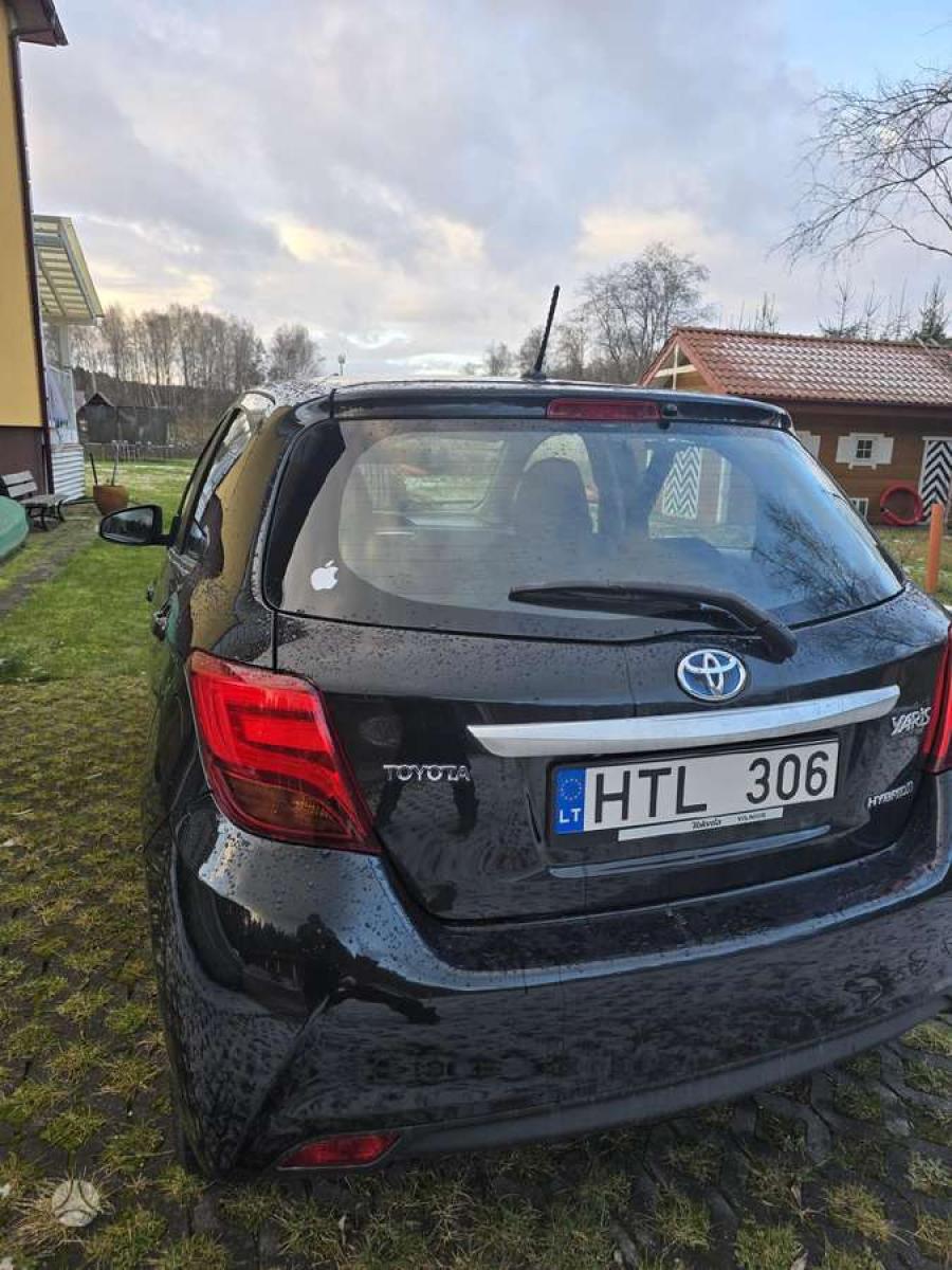 Melns Toyota Yaris 2015 Viļņa, ar dzinēja tilpumu 1.50 L un nobraukumu 160 tūkst. km par 8500 €, foto 21 vietnē AUTOMOTO.COM.LV