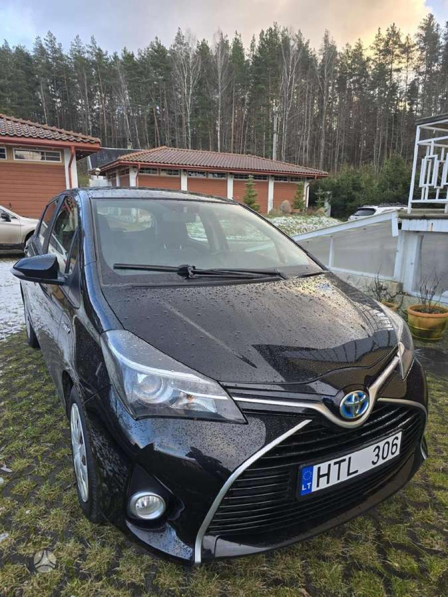 Melns Toyota Yaris 2015 Viļņa, ar dzinēja tilpumu 1.50 L un nobraukumu 160 tūkst. km par 8500 €, foto 22 vietnē AUTOMOTO.COM.LV