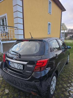 Melns Toyota Yaris 2015 Viļņa, ar dzinēja tilpumu 1.50 L un nobraukumu 160 tūkst. km par 8500 €, foto 23 vietnē AUTOMOTO.COM.LV