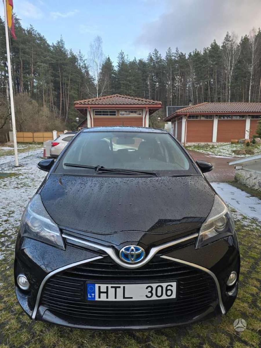 Melns Toyota Yaris 2015 Viļņa, ar dzinēja tilpumu 1.50 L un nobraukumu 160 tūkst. km par 8500 €, foto 24 vietnē AUTOMOTO.COM.LV