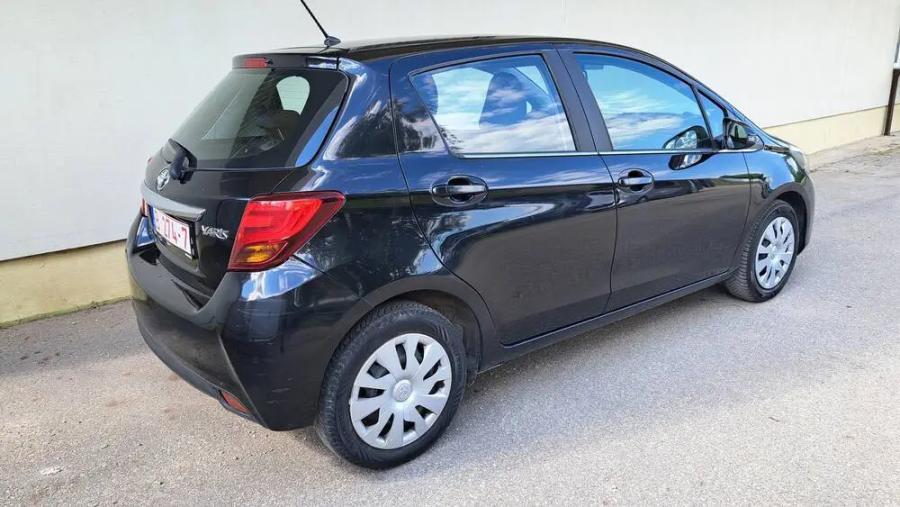 Black Toyota Yaris 2015 in Ogre, with an engine capacity of 1.00 L and mileage of 152 thousand km for 6950 €, photo 5 on AUTOMOTO.COM.LV