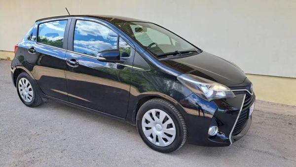 Black Toyota Yaris 2015 in Ogre, with an engine capacity of 1.00 L and mileage of 152 thousand km for 6950 €, photo 5 on AUTOMOTO.COM.LV