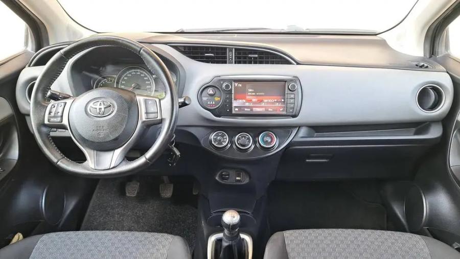 Black Toyota Yaris 2015 in Ogre, with an engine capacity of 1.00 L and mileage of 152 thousand km for 6950 €, photo 9 on AUTOMOTO.COM.LV