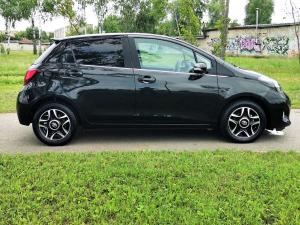Melns Toyota Yaris 2015 Ukmergė, ar dzinēja tilpumu 1.36 L un nobraukumu 231 tūkst. km par 6900 €, foto 8 vietnē AUTOMOTO.COM.LV