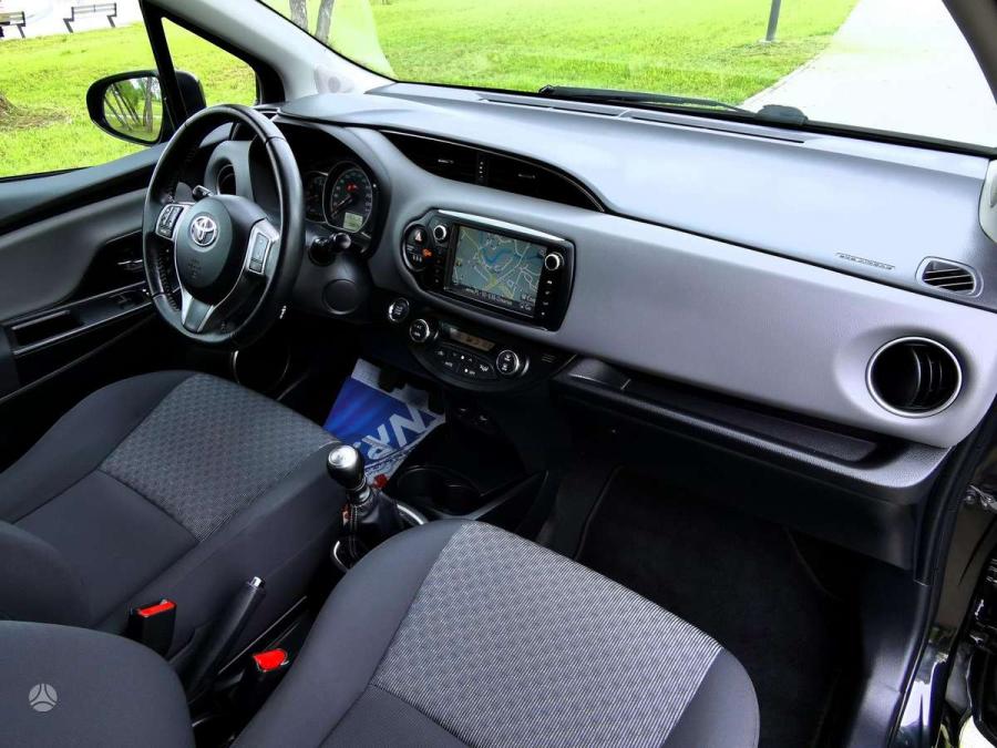 Melns Toyota Yaris 2015 Ukmergė, ar dzinēja tilpumu 1.36 L un nobraukumu 231 tūkst. km par 6900 €, foto 13 vietnē AUTOMOTO.COM.LV