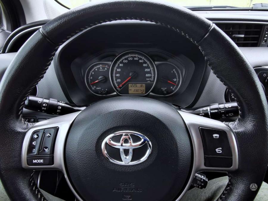 Melns Toyota Yaris 2015 Ukmergė, ar dzinēja tilpumu 1.36 L un nobraukumu 231 tūkst. km par 6900 €, foto 21 vietnē AUTOMOTO.COM.LV