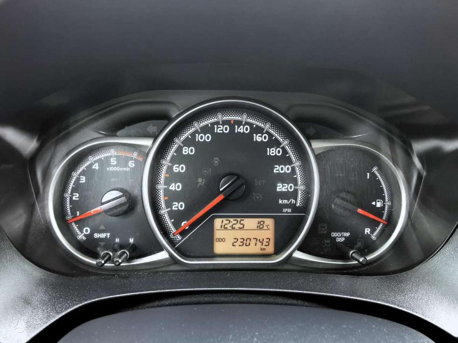 Melns Toyota Yaris 2015 Ukmergė, ar dzinēja tilpumu 1.36 L un nobraukumu 231 tūkst. km par 6900 €, foto 22 vietnē AUTOMOTO.COM.LV