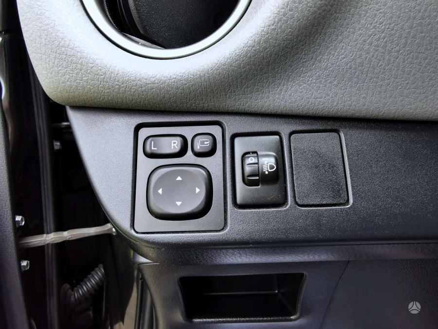 Melns Toyota Yaris 2015 Ukmergė, ar dzinēja tilpumu 1.36 L un nobraukumu 231 tūkst. km par 6900 €, foto 35 vietnē AUTOMOTO.COM.LV