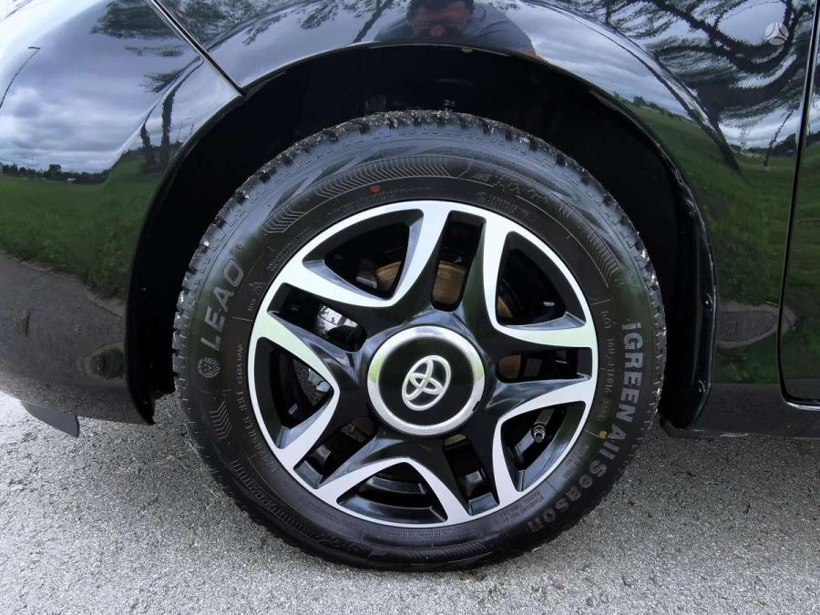 Melns Toyota Yaris 2015 Ukmergė, ar dzinēja tilpumu 1.36 L un nobraukumu 231 tūkst. km par 6900 €, foto 39 vietnē AUTOMOTO.COM.LV