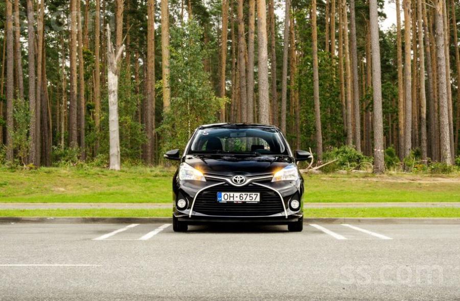 Melns Toyota Yaris 2016 Rīga, ar dzinēja tilpumu 1.40 L un nobraukumu 138 tūkst. km par 6790 €, foto 3 vietnē AUTOMOTO.COM.LV