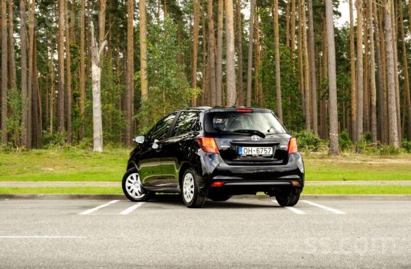 Black Toyota Yaris 2016 in Riga, with an engine capacity of 1.40 L and mileage of 138 thousand km for 6790 €, photo 7 on AUTOMOTO.COM.LV