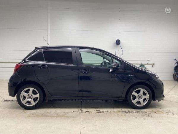 Black Toyota Yaris 2016 in Radviliskis, with an engine capacity of 1.50 L and mileage of 136 thousand km for 7950 €, photo 7 on AUTOMOTO.COM.LV