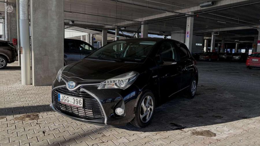 Melns Toyota Yaris 2016 Viļņa, ar dzinēja tilpumu 1.50 L un nobraukumu 107 tūkst. km par 10500 €, foto 1 vietnē AUTOMOTO.COM.LV