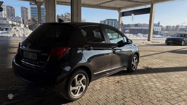 Melns Toyota Yaris 2016 Viļņa, ar dzinēja tilpumu 1.50 L un nobraukumu 107 tūkst. km par 10500 €, foto 4 vietnē AUTOMOTO.COM.LV