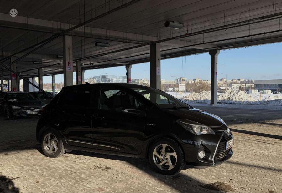 Melns Toyota Yaris 2016 Viļņa, ar dzinēja tilpumu 1.50 L un nobraukumu 107 tūkst. km par 10500 €, foto 5 vietnē AUTOMOTO.COM.LV
