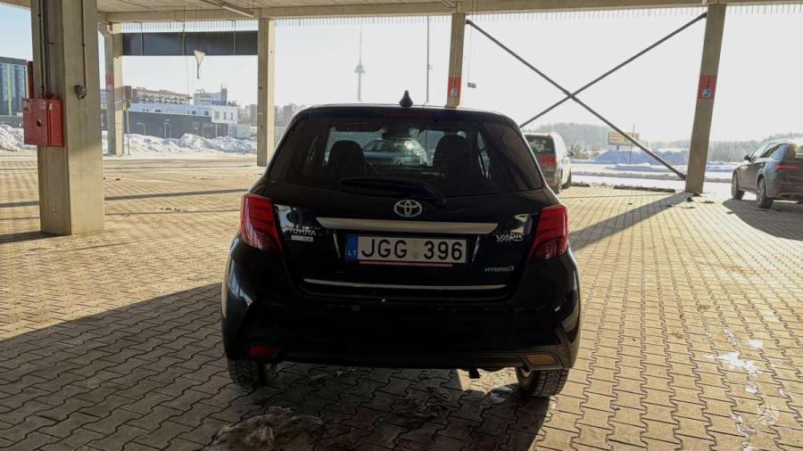 Melns Toyota Yaris 2016 Viļņa, ar dzinēja tilpumu 1.50 L un nobraukumu 107 tūkst. km par 10500 €, foto 6 vietnē AUTOMOTO.COM.LV