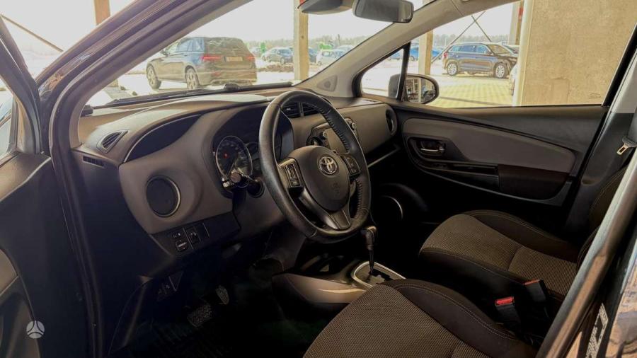 Melns Toyota Yaris 2016 Viļņa, ar dzinēja tilpumu 1.50 L un nobraukumu 107 tūkst. km par 10500 €, foto 9 vietnē AUTOMOTO.COM.LV