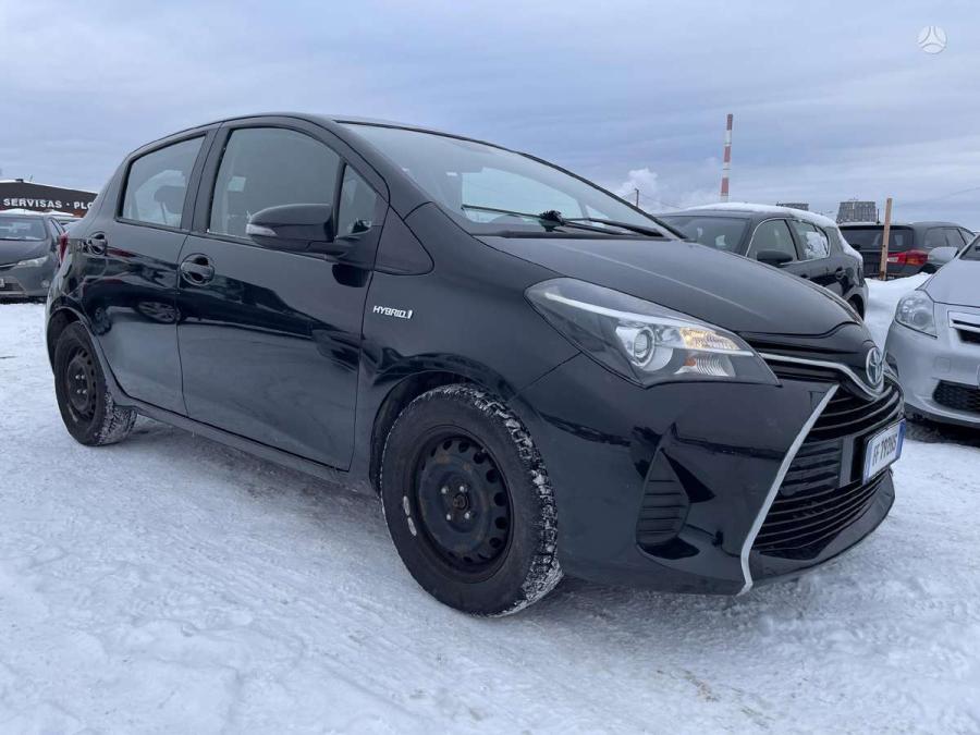 Black Toyota Yaris 2016 in Vilnius, with an engine capacity of 1.50 L and mileage of 229 thousand km for 6490 €, photo 1 on AUTOMOTO.COM.LV