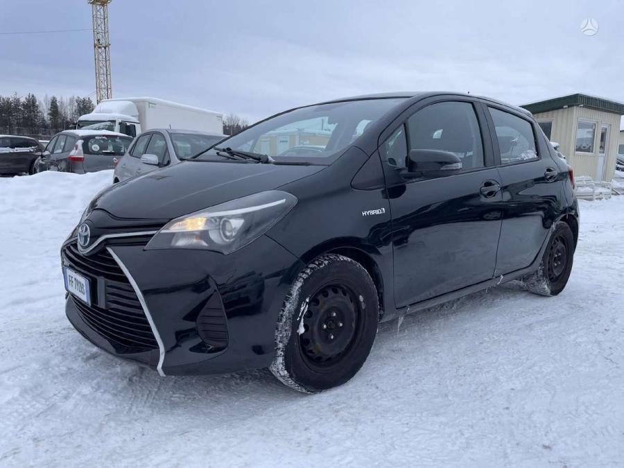 Black Toyota Yaris 2016 in Vilnius, with an engine capacity of 1.50 L and mileage of 229 thousand km for 6490 €, photo 2 on AUTOMOTO.COM.LV