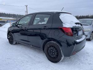 Black Toyota Yaris 2016 in Vilnius, with an engine capacity of 1.50 L and mileage of 229 thousand km for 6490 €, photo 3 on AUTOMOTO.COM.LV