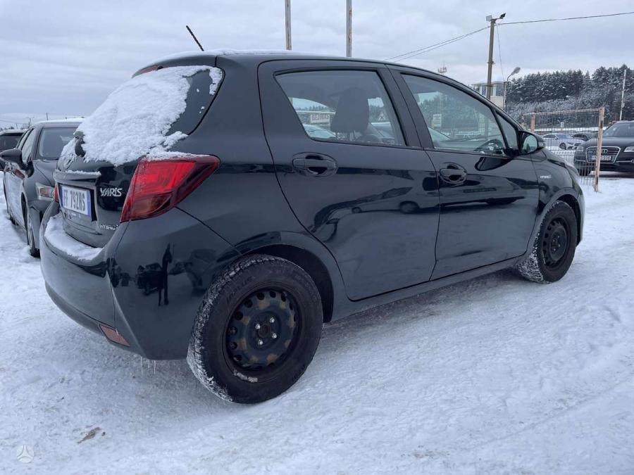 Black Toyota Yaris 2016 in Vilnius, with an engine capacity of 1.50 L and mileage of 229 thousand km for 6490 €, photo 4 on AUTOMOTO.COM.LV